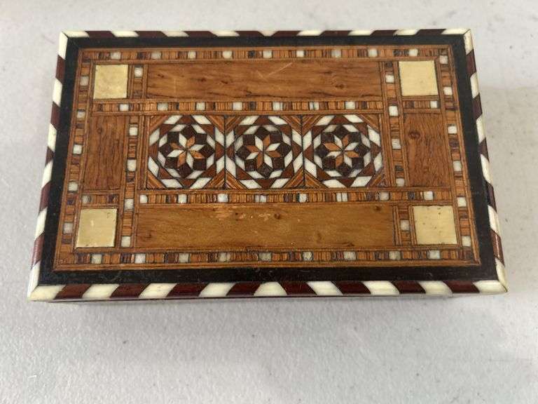 Inlaid Wood Box - Auction Ohio
