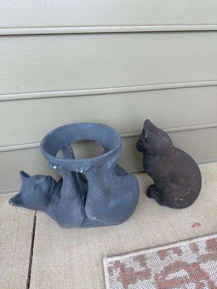 Large concrete cats - Auction Ohio