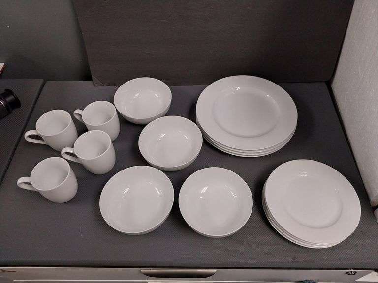 Everyday White 20-Piece Dinnerware Set – Porcelain - Auction Ohio