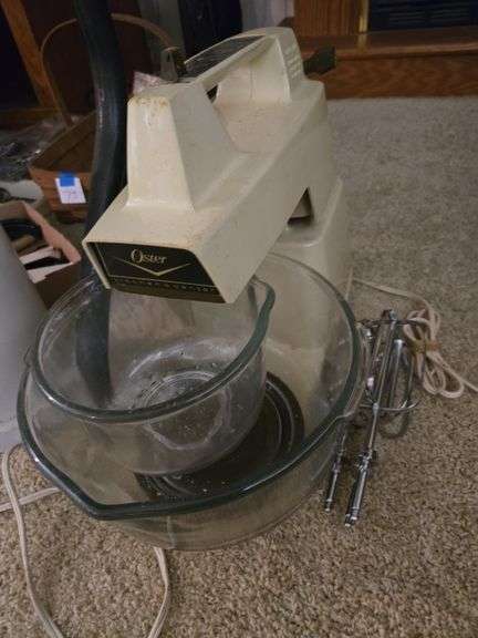 Oster brand countertop blender mixer - Auction Ohio