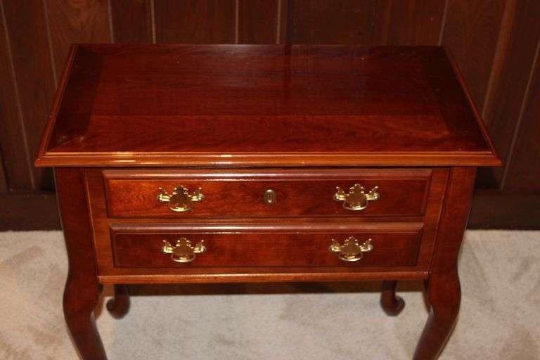 Queen Anne Cherry Bedside Table - Auction Ohio