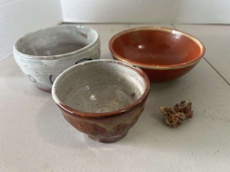 Handmade Signed Pottery Bowls - Auction Ohio