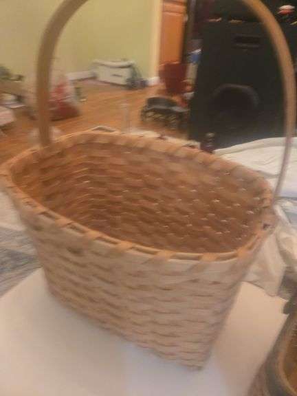 Assorted wicker baskets - Auction Ohio