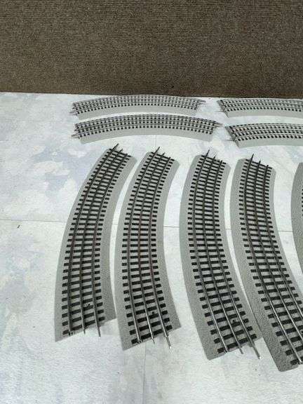 Lionel FasTrack Train Track Assortment with Curved and Straight Pieces ...