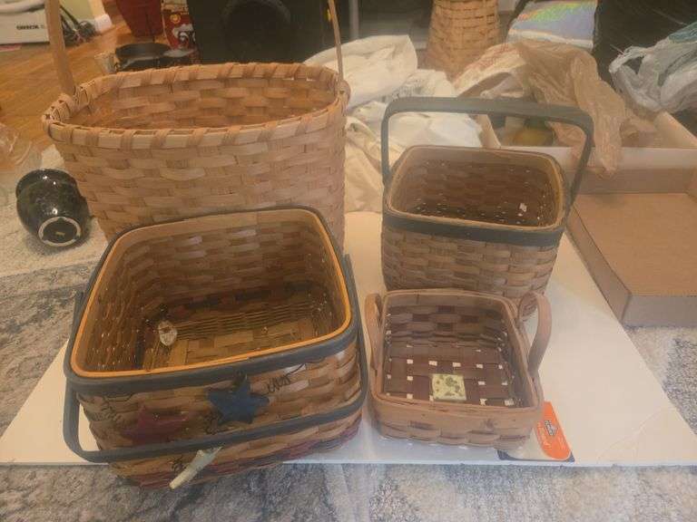 Assorted wicker baskets - Auction Ohio