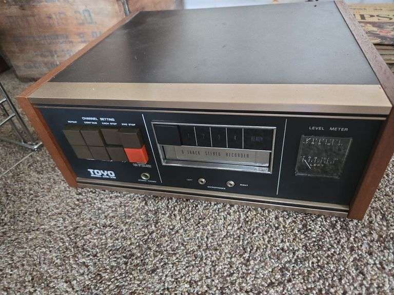 Vintage toyo eight track tape player recorder - Auction Ohio