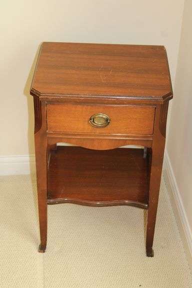 Mahogany Bedside Table - Auction Ohio