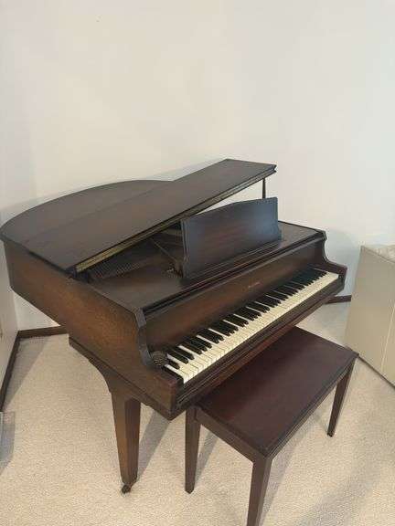 Baby grand piano- Melville Clark - Auction Ohio