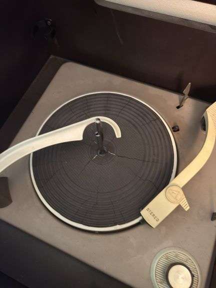 Retro RCA Victor Stereo System - Auction Ohio