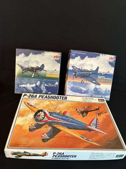 Airplane Model and Model Boxes - Auction Ohio