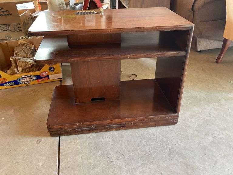 End Table with Philco Radio - Auction Ohio