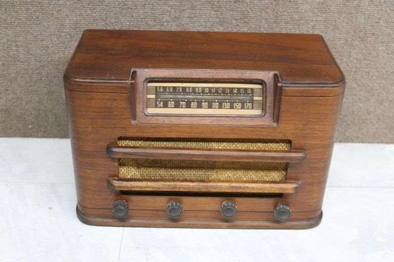 Silvertone Wooden Tabletop Radio with Built-in Radionet System ...