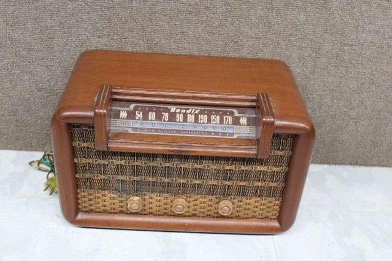 Bendix Model 0636C Superheterodyne Vintage Tube Radio - Auction Ohio
