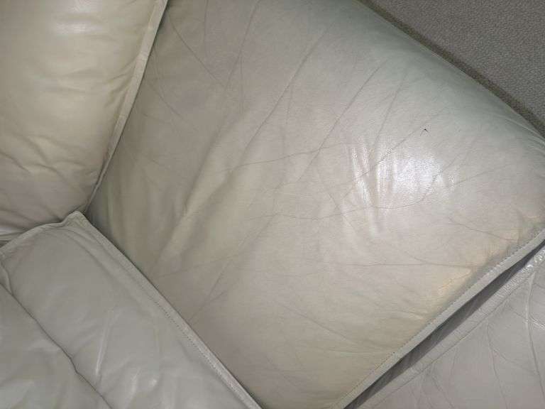 Leather Thomasville sofa - Auction Ohio