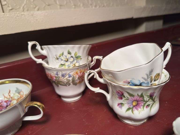 Tea Cups & Saucers - Auction Ohio