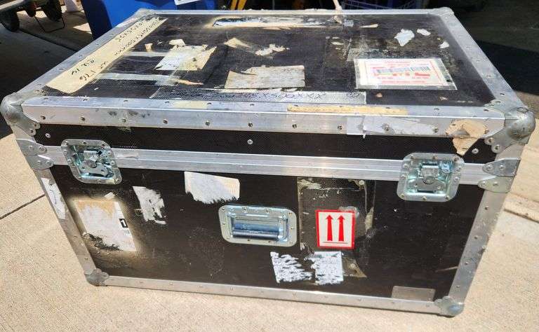 LARGE LOCKING ROADIE CASE / TRUNK by TMS CASES - Auction Ohio