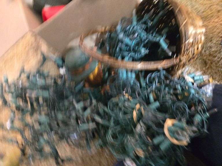 Assorted christmas decor - Auction Ohio