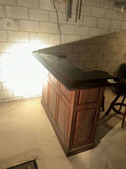 6’ Bar and Barstools - Auction Ohio