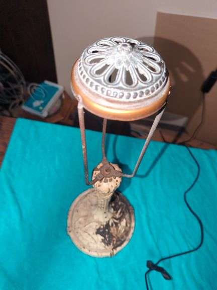 Cream-colored pewter table lamp base - Auction Ohio