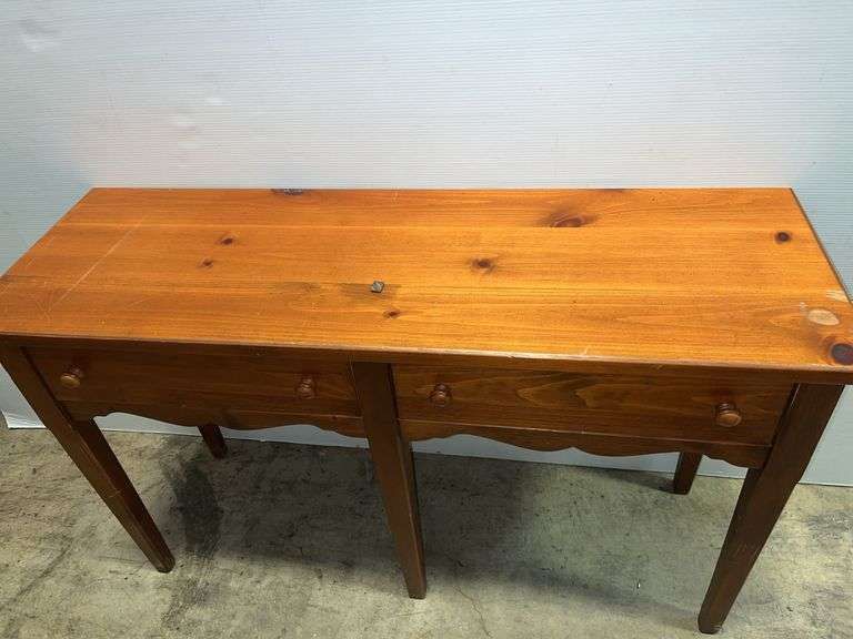 Broyhill Entry Table - Auction Ohio