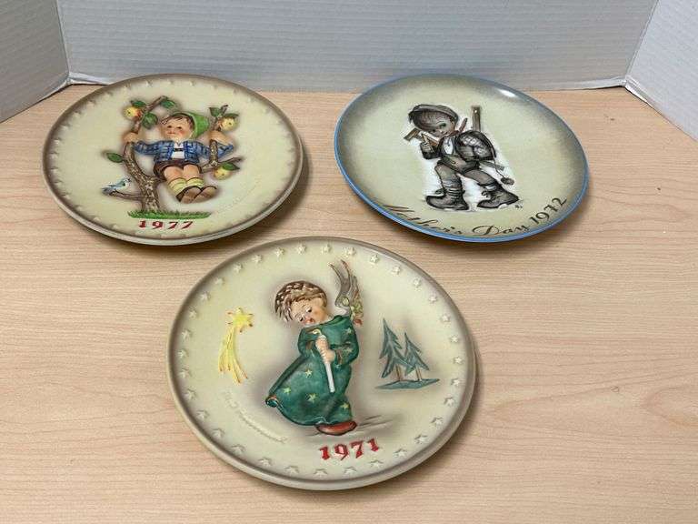 Hummel Collector Plates - Auction Ohio