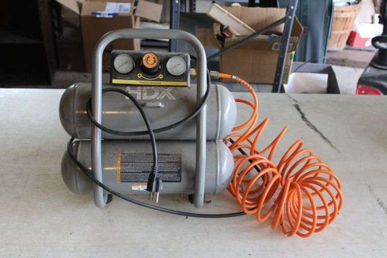 HDX 2-Gallon Air Compressor with Hose and Regulator - Auction Ohio