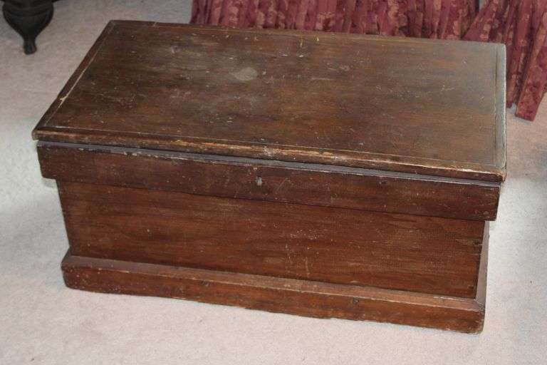 Antique Storage Chest - Auction Ohio