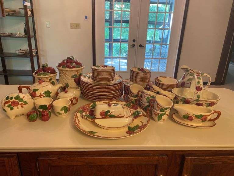 Franciscan Apple Dishware Set - Auction Ohio