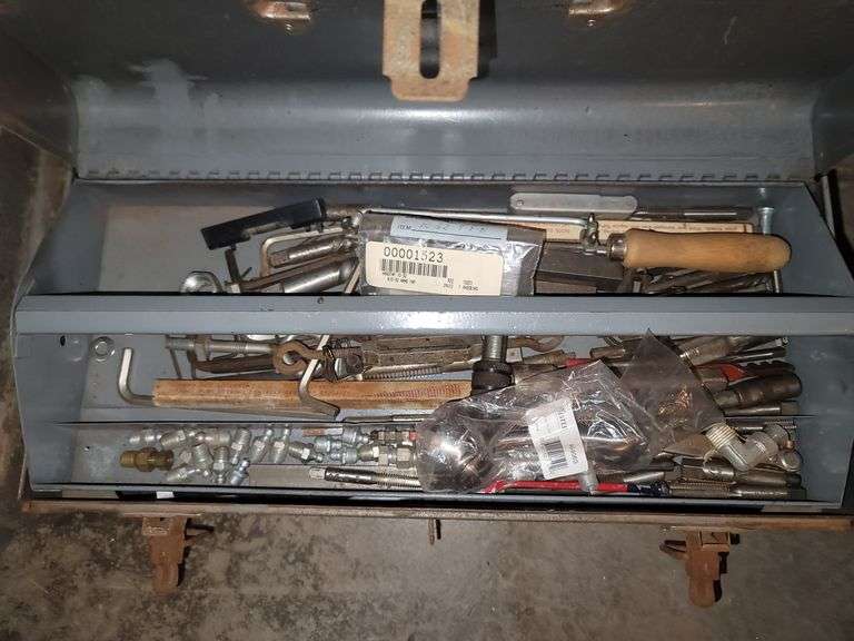 Toolbox with contents - Auction Ohio