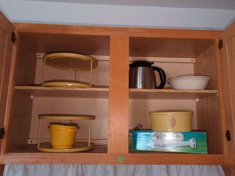 Pots, Pans, Mixing Bowls and Various Kitchenware Assortment - Auction Ohio