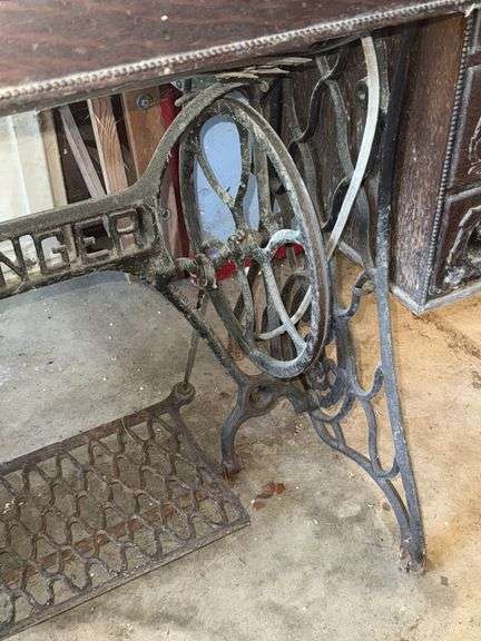Antique Singer Table - Auction Ohio