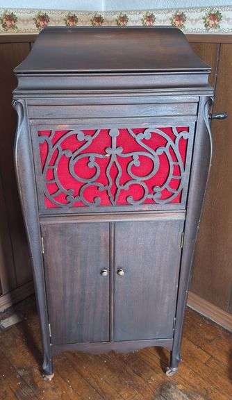 Antique Victrola - Auction Ohio