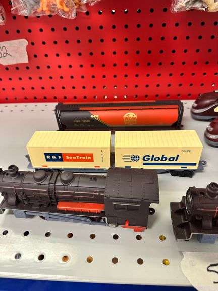 Plastic Toy Trains and Locomotives - Auction Ohio