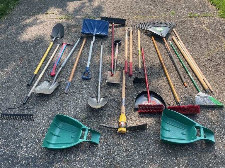 Long Handled Tools - Auction Ohio