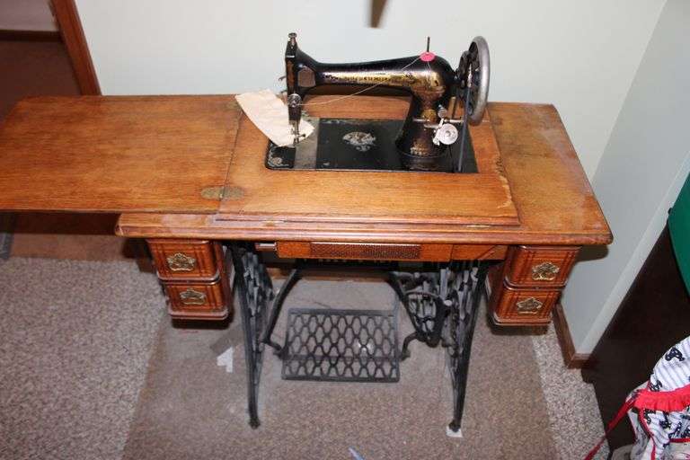 Antique Singer Treadle Sewing Machine & Table - Auction Ohio