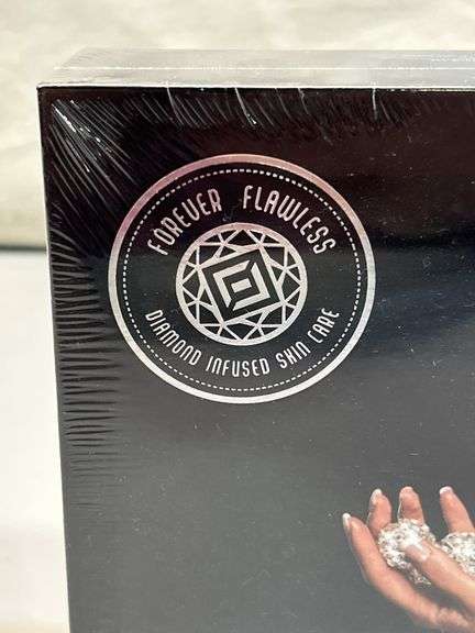Forever Flawless Diamond Infused Skin Care Deluxe Manicure Kit ...