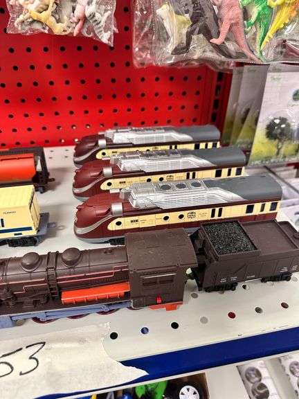 Plastic Toy Trains and Locomotives - Auction Ohio