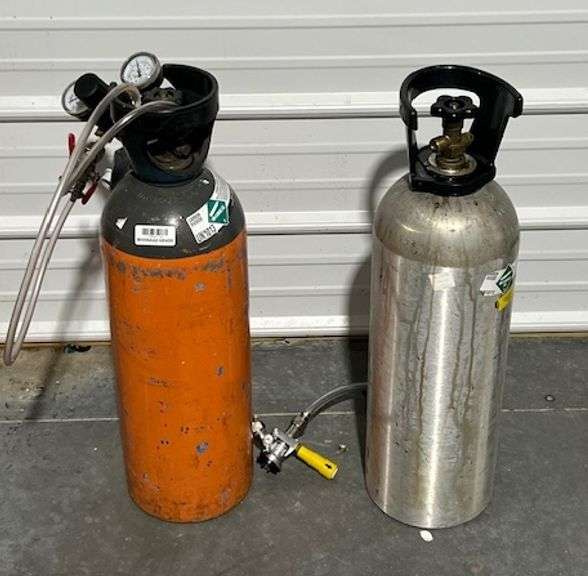 2 Carbon Dioxide Tanks - Auction Ohio