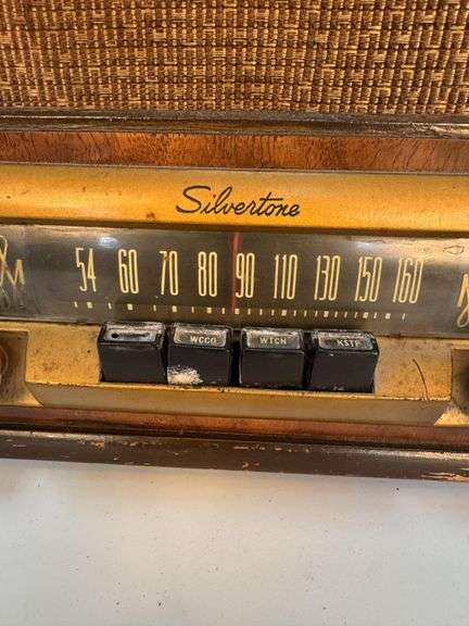 SILVERTONE SEARS ROEBUCK & CO. RADIO. - Auction Ohio