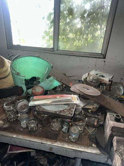 Clean Out Lot See Photos - Auction Ohio