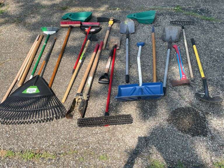 Long Handled Tools - Auction Ohio