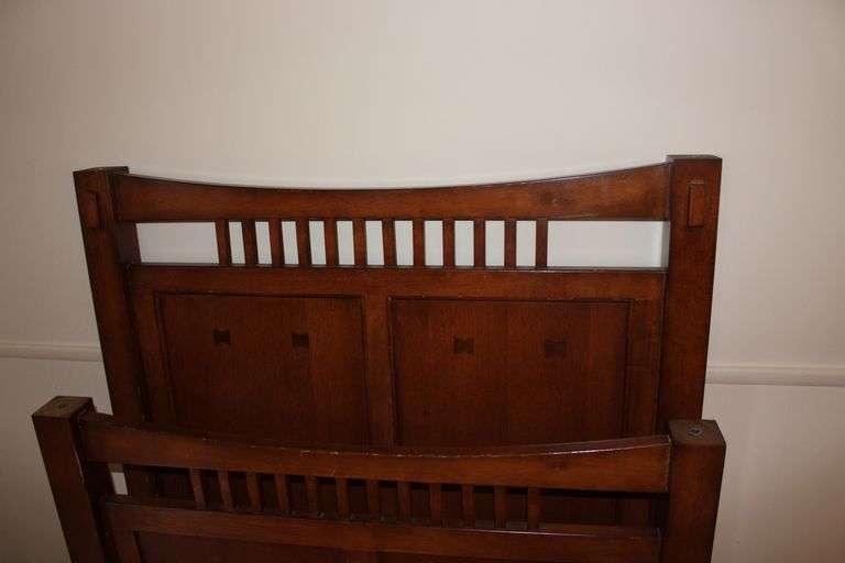 Mission Style Bed - Auction Ohio