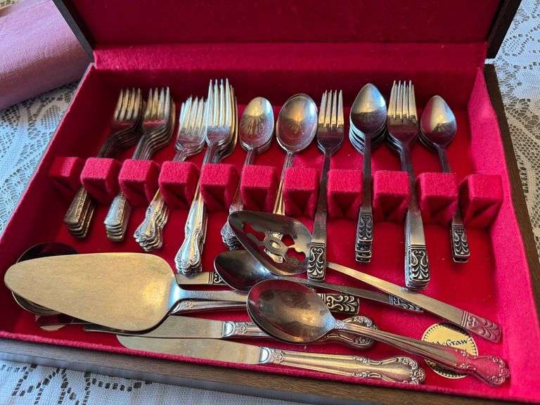 Oneida Community Stainless Flatware with Chest - Auction Ohio