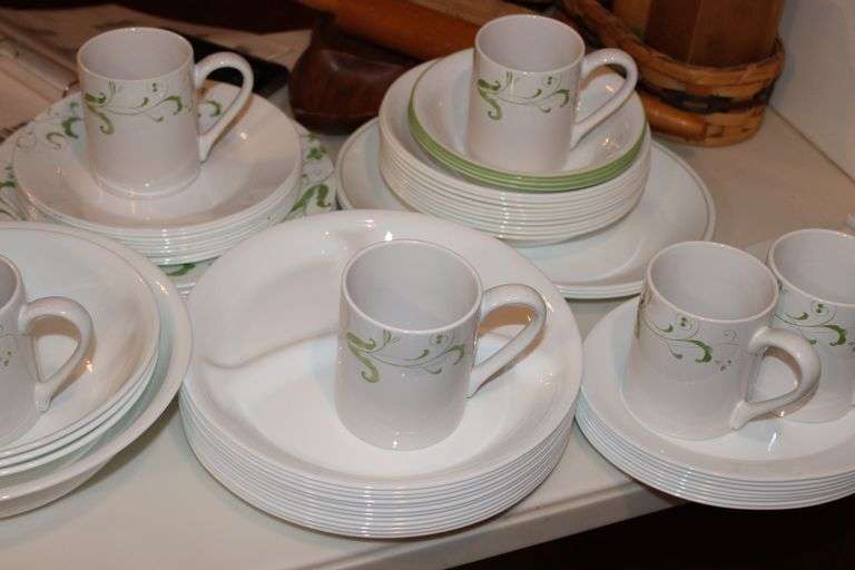 White & Green Dishware - Auction Ohio