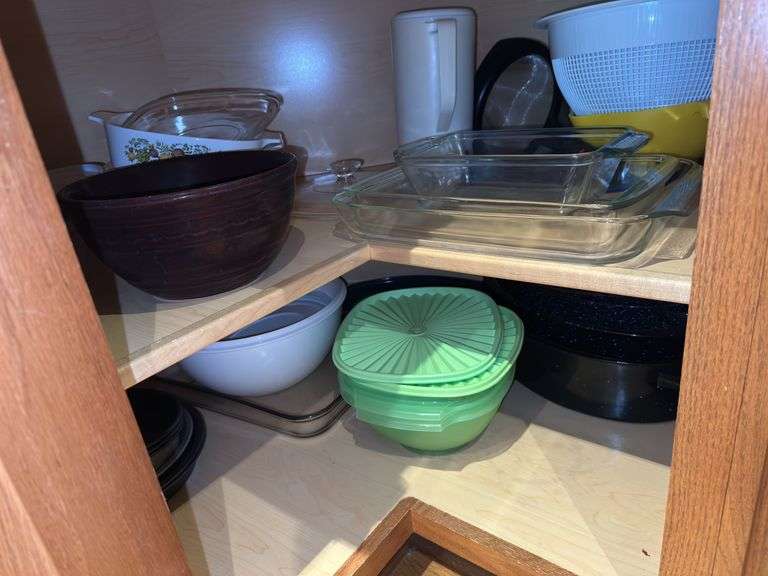 Corningware, Tupperware, glass baking dishes and more - Auction Ohio