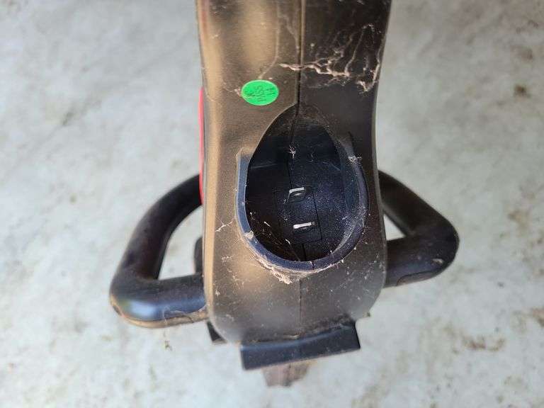 Craftsman Chainsaw & Task Force Hedge Trimmer - Auction Ohio