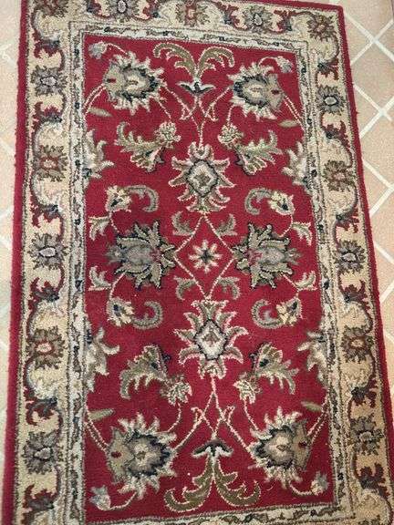 Small wool rug - Auction Ohio