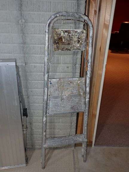 Folding Aluminum 2 step Painters Ladder - Auction Ohio