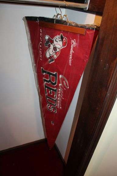 Cincinnati Reds Banner - Auction Ohio