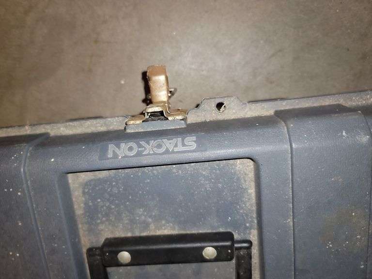 Stack on Toolbox - Auction Ohio